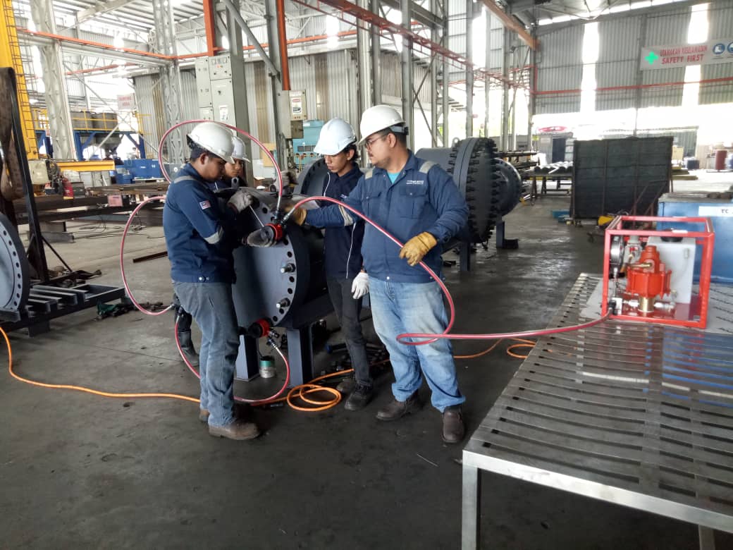 Hydraulic Bolt Tensioning and Torque Wrench