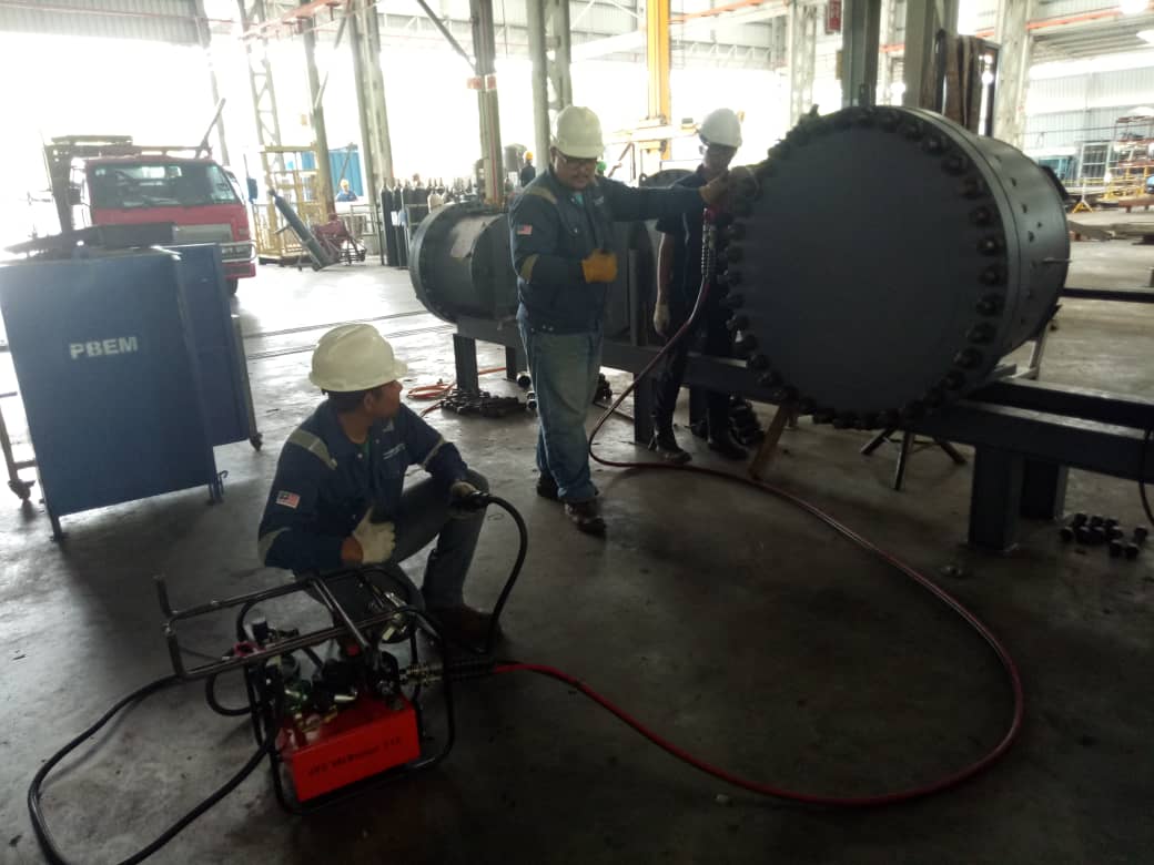 Hydraulic Bolt Tensioning and Torque Wrench